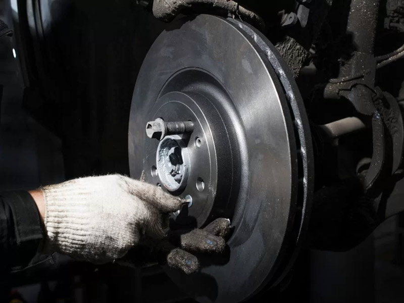 Brake Pad Service to Keep Your Vehicle Stopping Safely